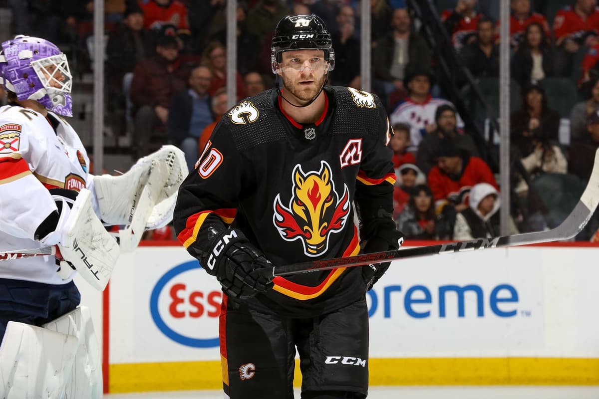 Boston Bruins announcer Jack Edwards makes fun of Lightning forward Pat ...