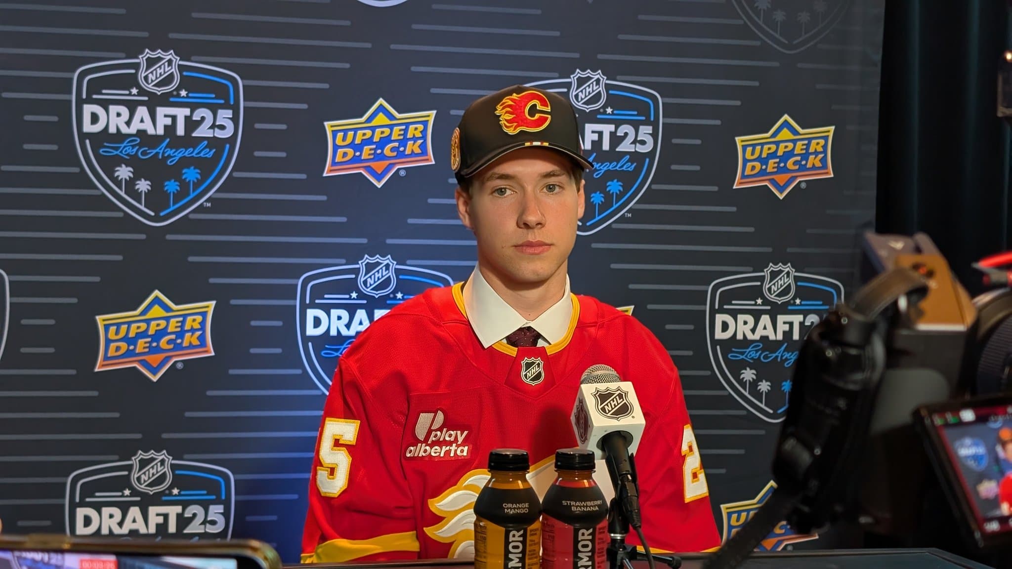 Flames prospect Cullen Potter transferring to Michigan State, Cade ...
